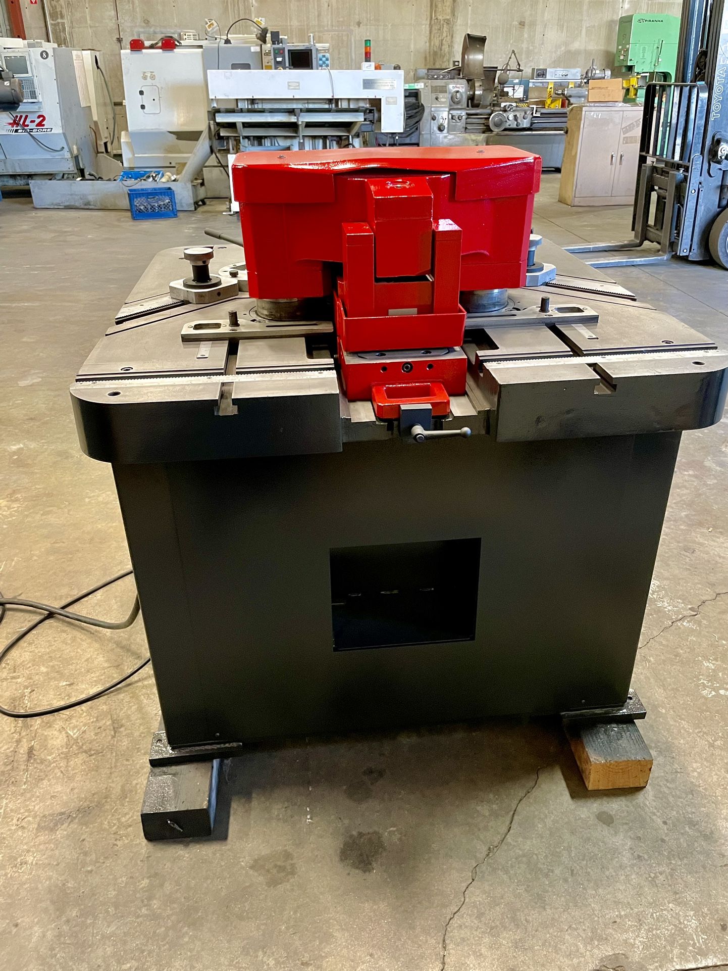 Amada CSHW-220 Hydraulic Corner Notcher 1/4” Mild Steel Capacity for ...