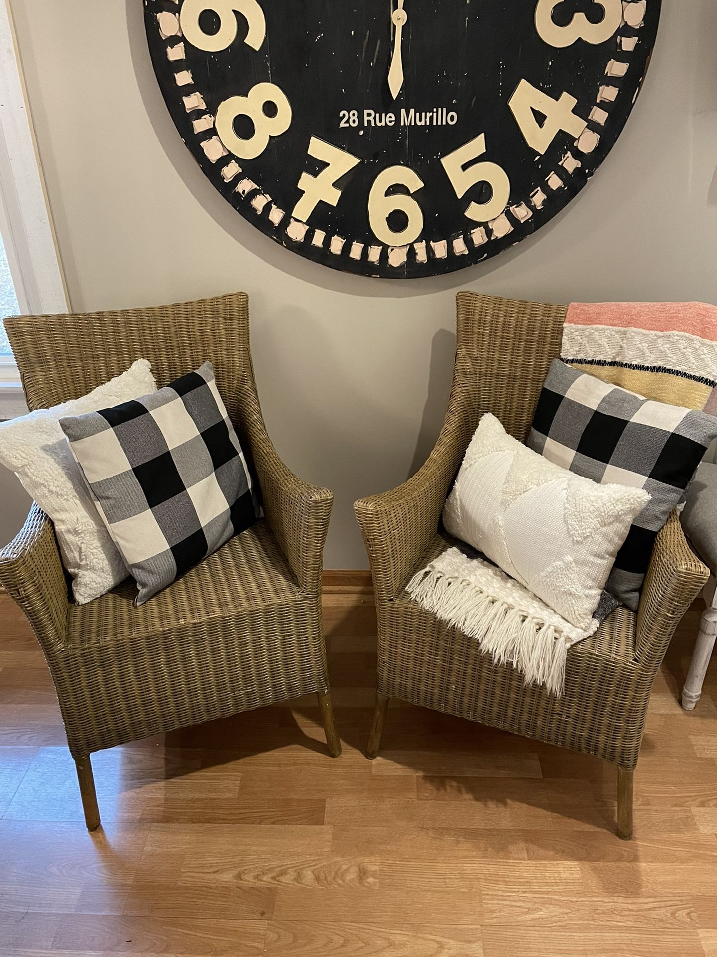 Beautiful Wicker Chair Set for Sale in St. Charles, IL - OfferUp