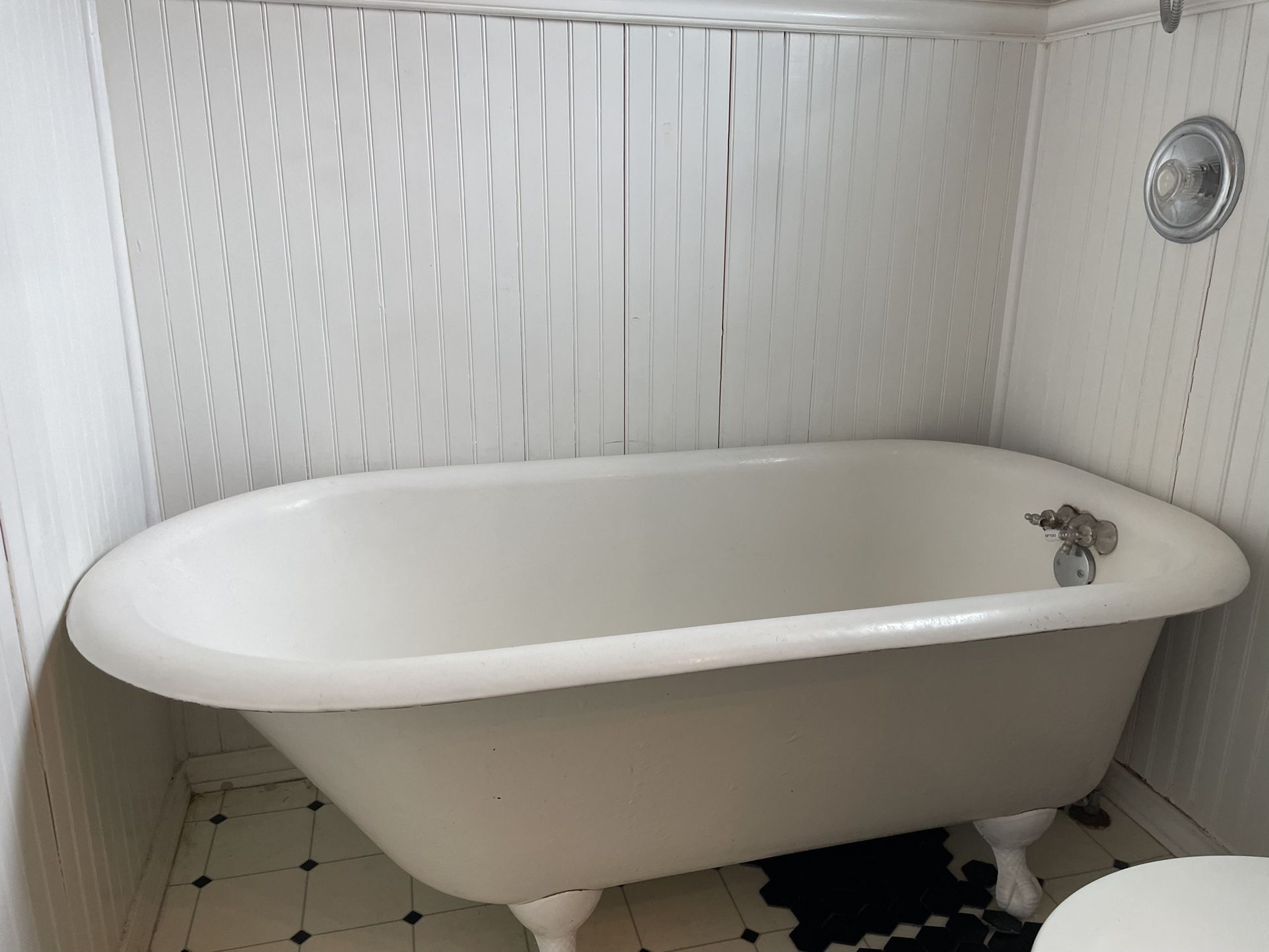 Clawfoot Tub Good Condition for Sale in Tacoma, WA - OfferUp