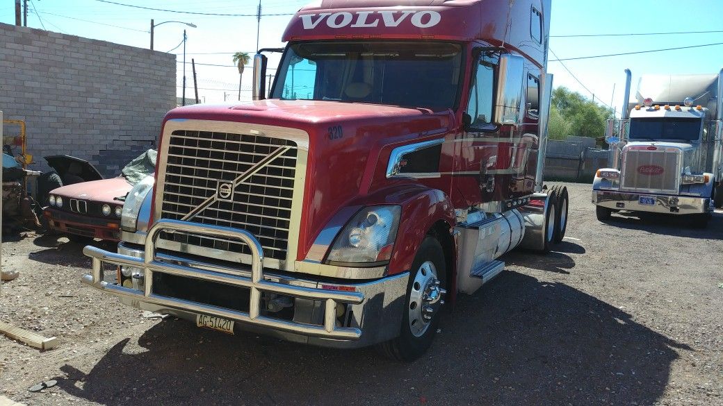 Volvo 880 semi truck for Sale in Phoenix, AZ - OfferUp