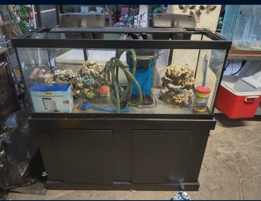 Marineland 75 Gallon Complete Setup Fish Tank Aquarium for Sale in Las ...