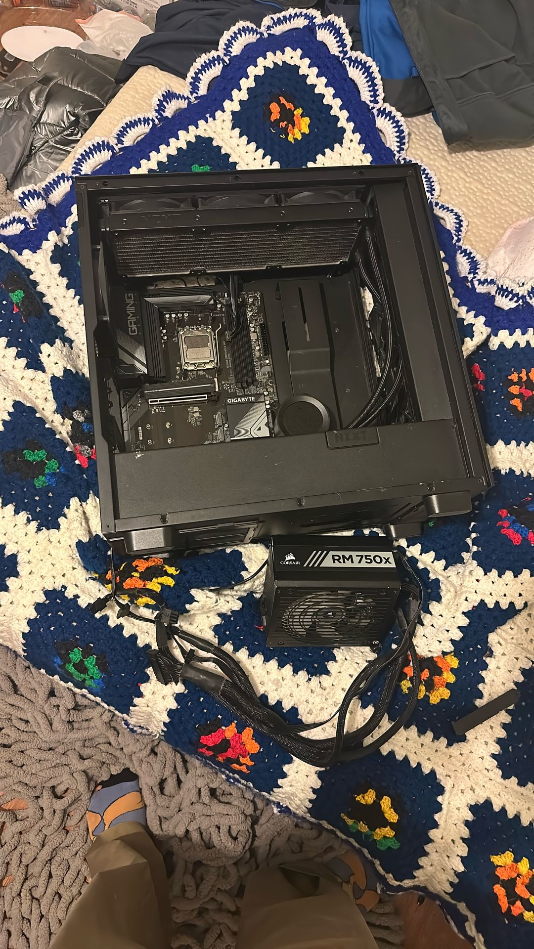 nzxt case (without glasse panel), with a nzxt kraken 360 aio, with ...