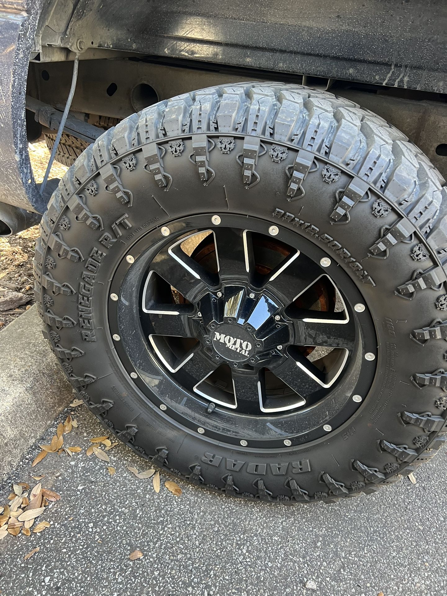 18x9 Moto Metals W/ Radar Renegade RTs MOTIVATED SELLER for Sale in San ...