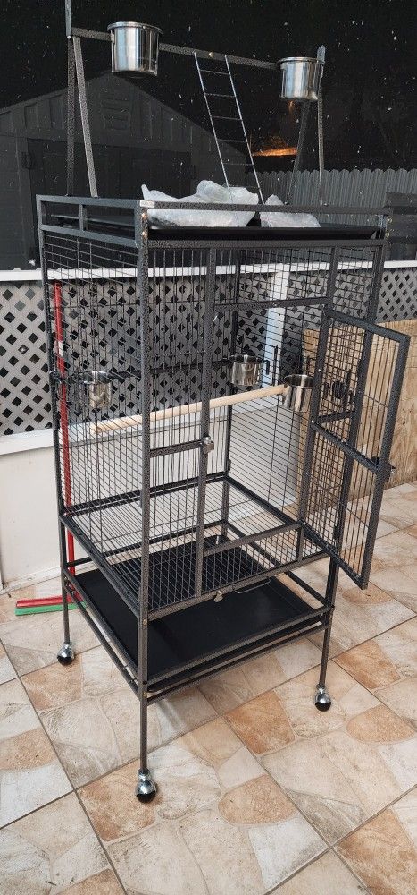 Bird Cage for Sale in Hialeah, FL - OfferUp