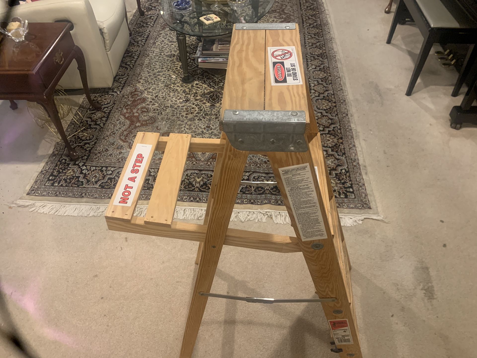 Werner W334 4 Ft Wood Ladder. 3 Steps. for Sale in Concord, CA - OfferUp