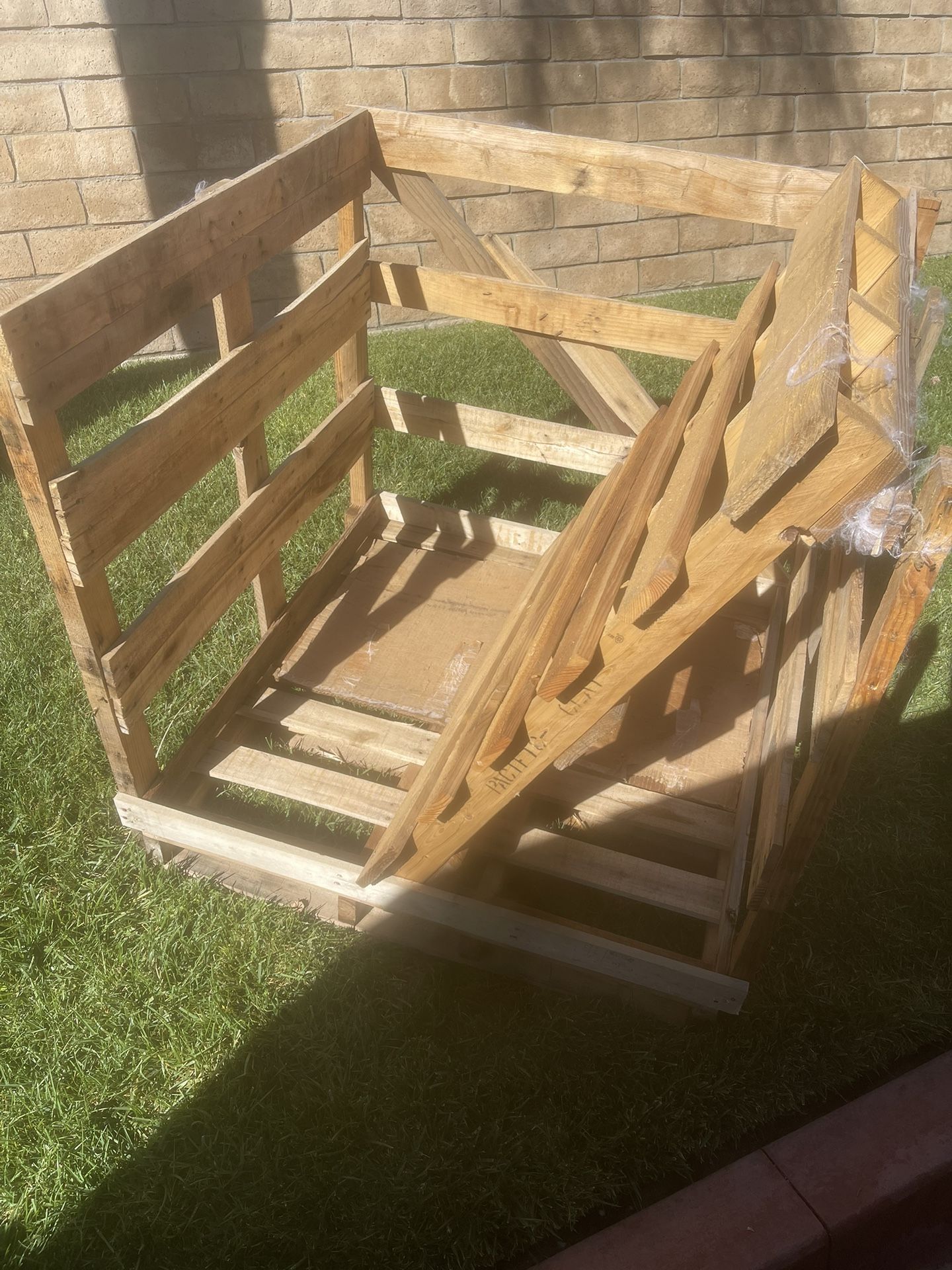 Wood Pallet for Sale in Glendora, CA - OfferUp