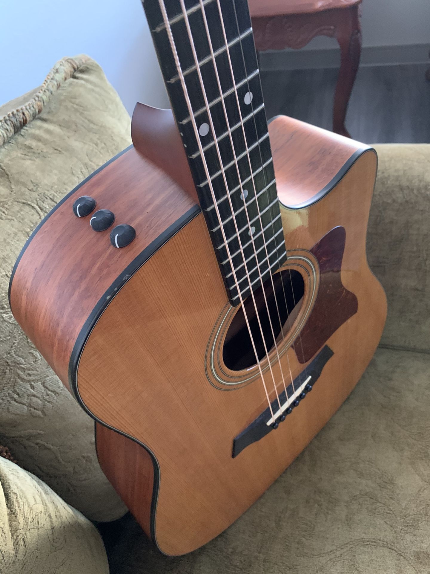 Taylor 310 CE Acoustic Guitar for Sale in Dallas, TX - OfferUp