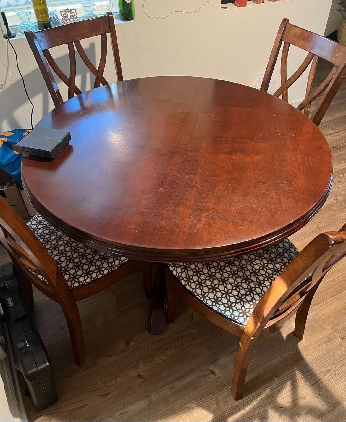 Solid Wood Dining Table And 4 Chair for Sale in Redmond, WA - OfferUp