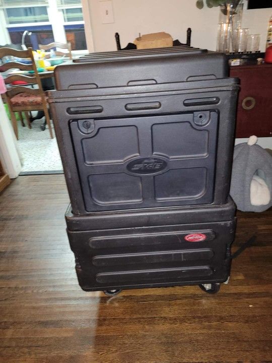 SKB Rack Case With Wheels for Sale in Pomona, CA - OfferUp