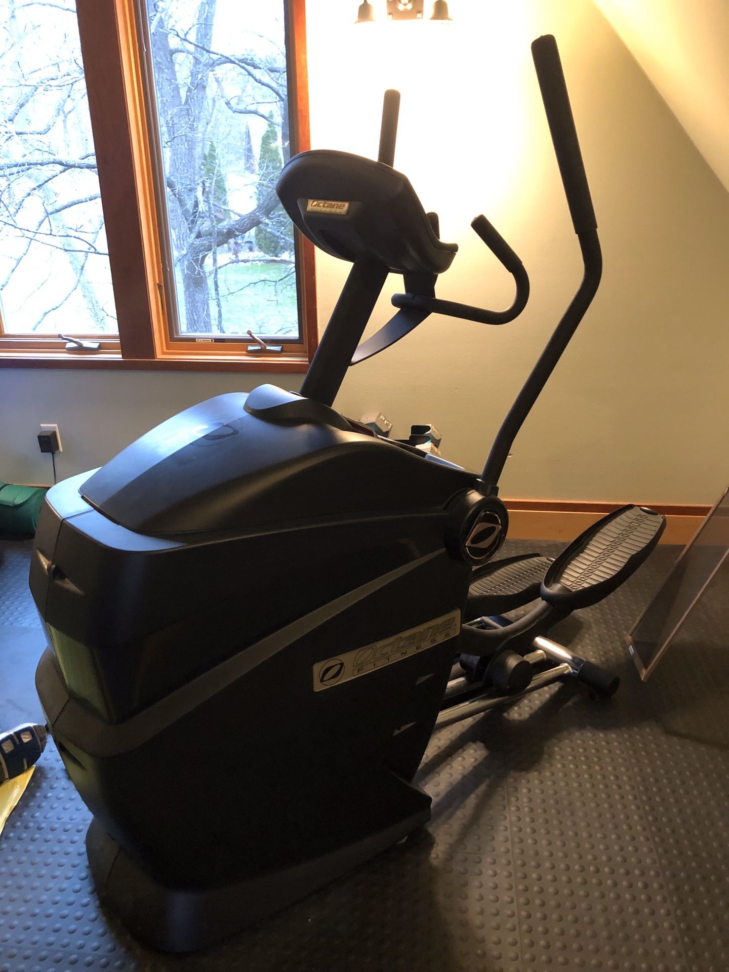 Octane Fitness Q35 Elliptical for Sale in Grant, MN - OfferUp