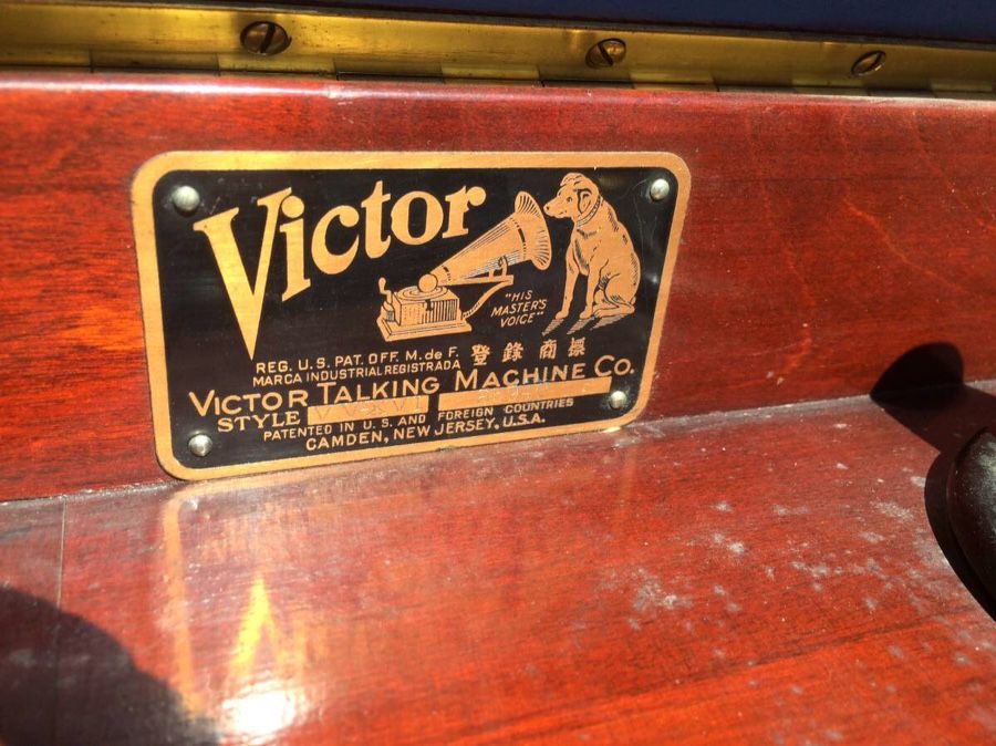 Antique 1913 Victor Victrola VV-XVI Mahogany Talking Machine for Sale ...
