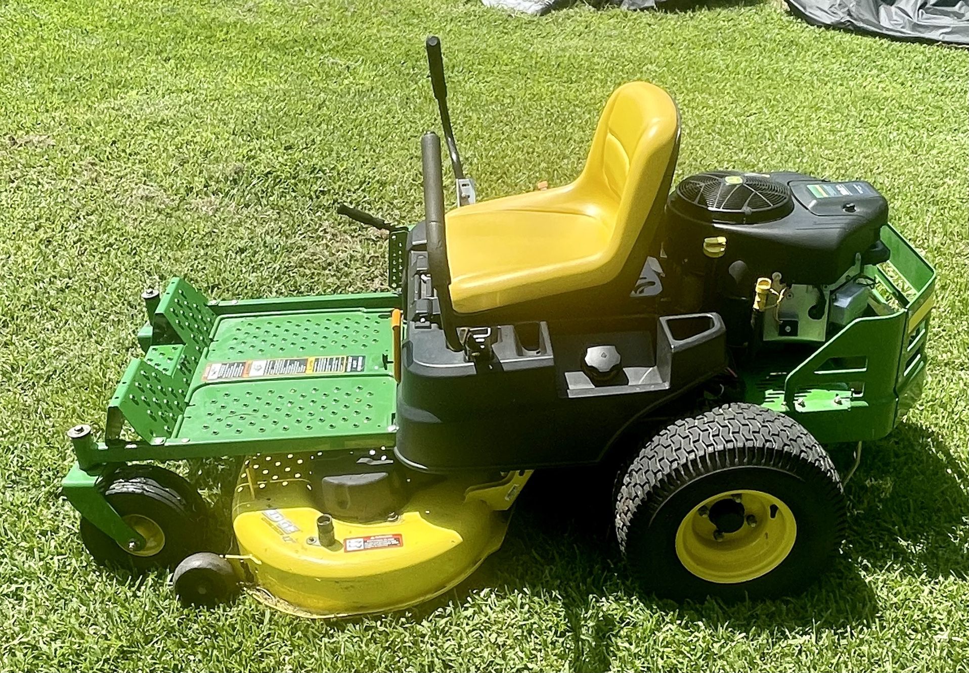 John Deere Z235 42" Zero Turn Mower w/ Briggs 20HP V-Twin - Jersey ...