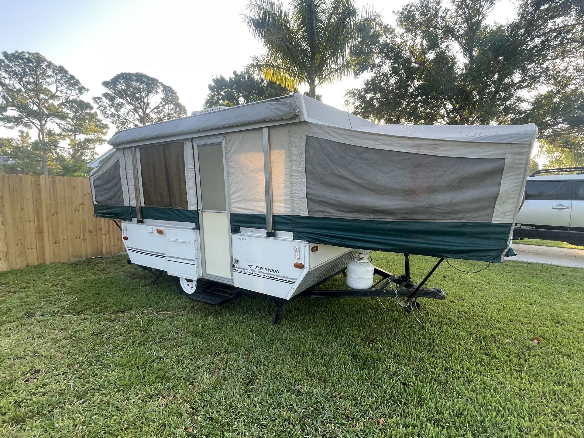 2006 Fleetwood Pop Up Camper for Sale in Lake Worth, FL - OfferUp
