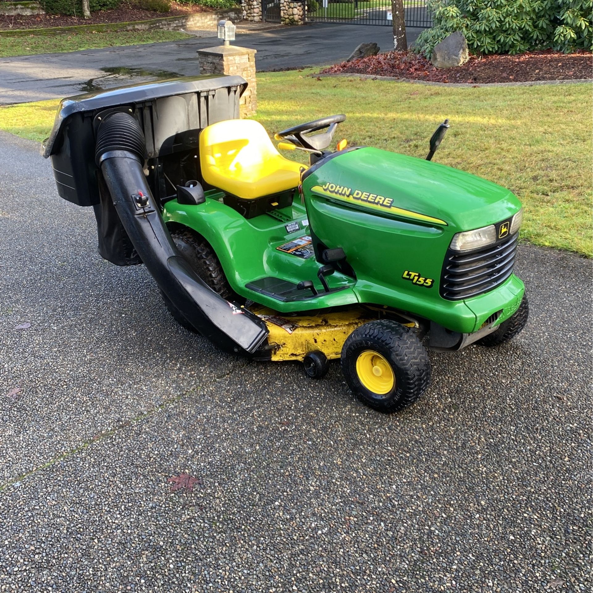 John Deere LT155 Riding Mower Automatic with bagger for Sale in Bonney ...