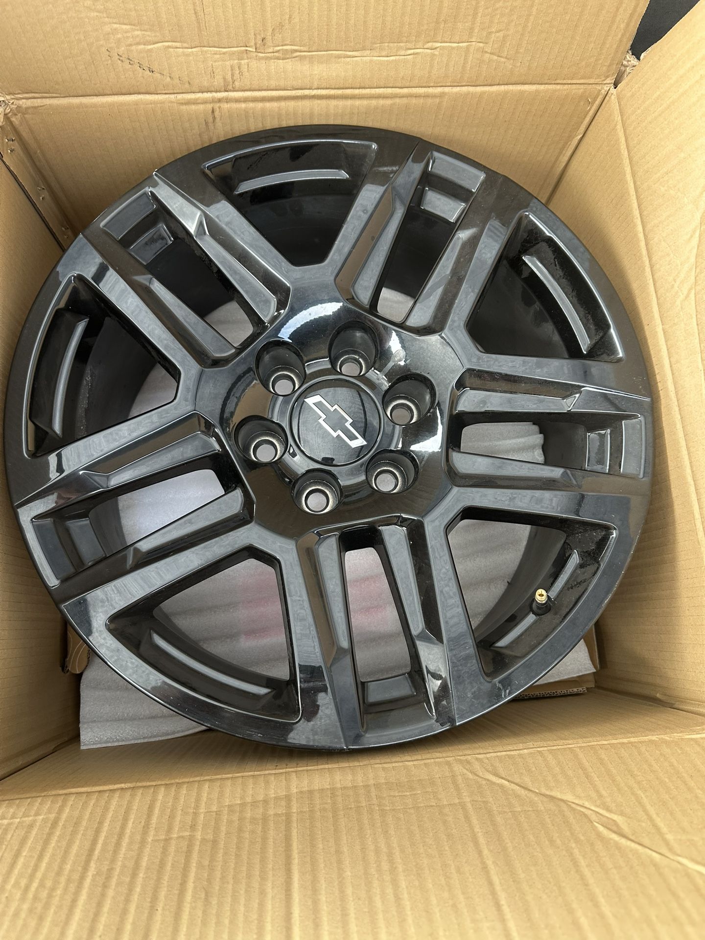 4 Chevy 20” Rims for Sale in Coachella, CA - OfferUp