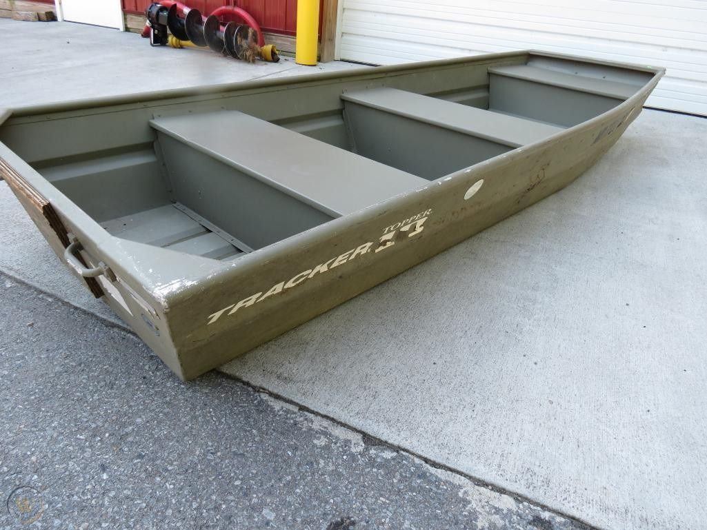 Jhon Boat Tracker 10 Foot for Sale in Fort Lauderdale, FL - OfferUp