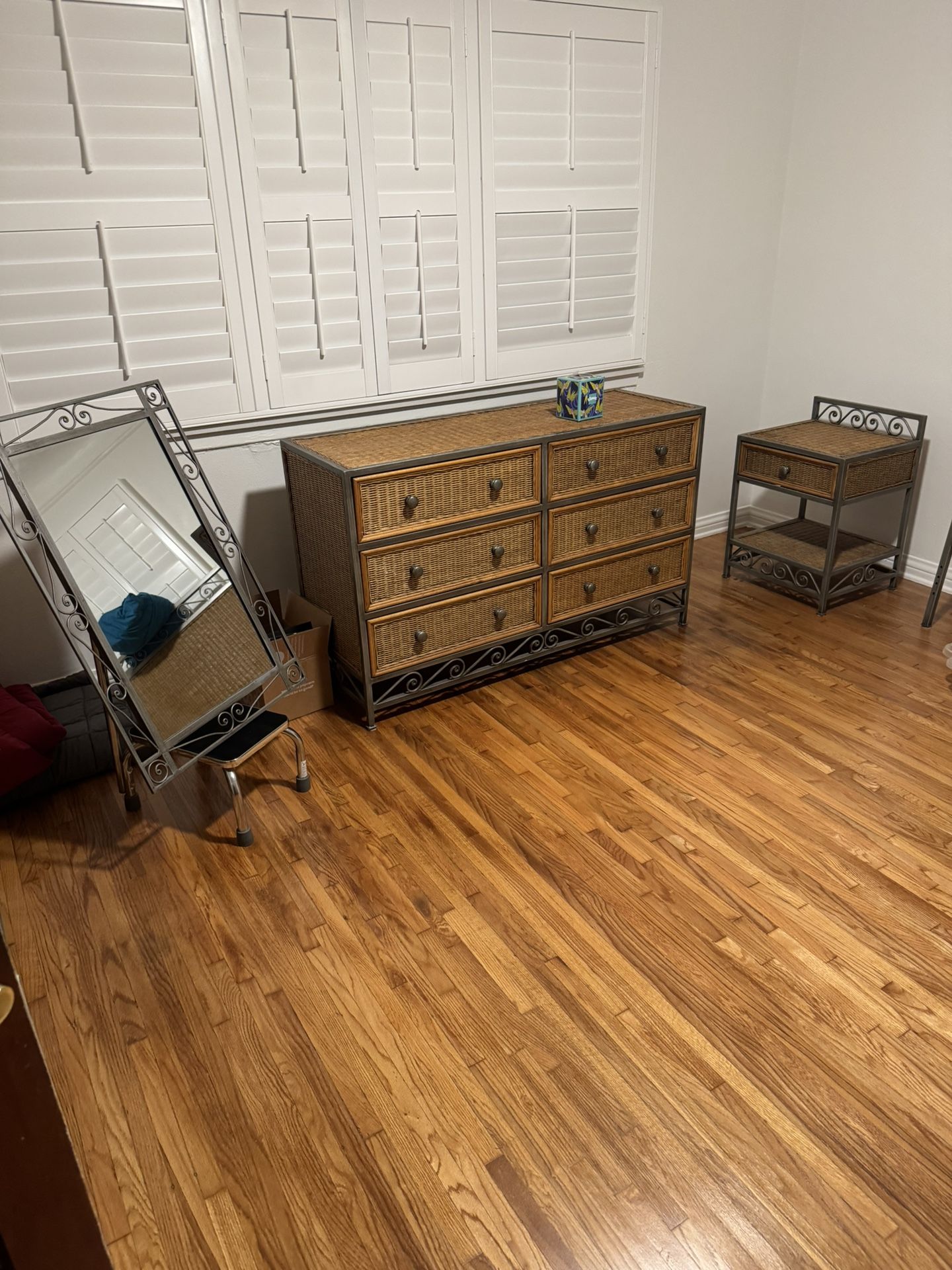 6 Piece Pier One Bedroom Set for Sale in Los Angeles, CA - OfferUp