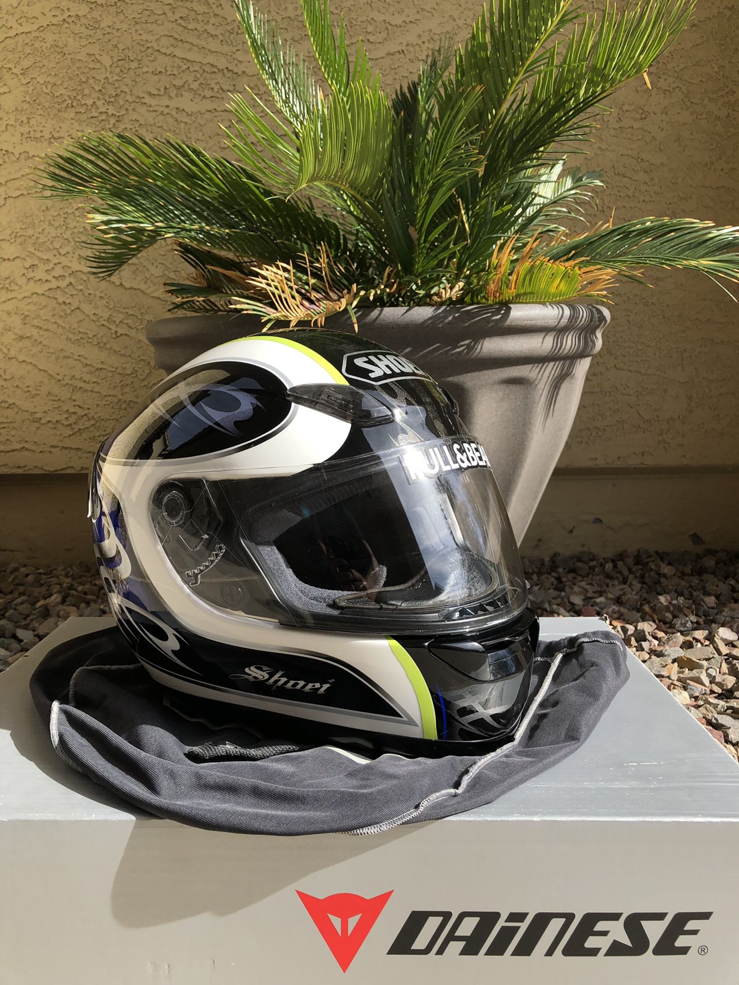 Shoei RF1000 Motorcycle Helmet (Large) for Sale in Gilbert, AZ - OfferUp