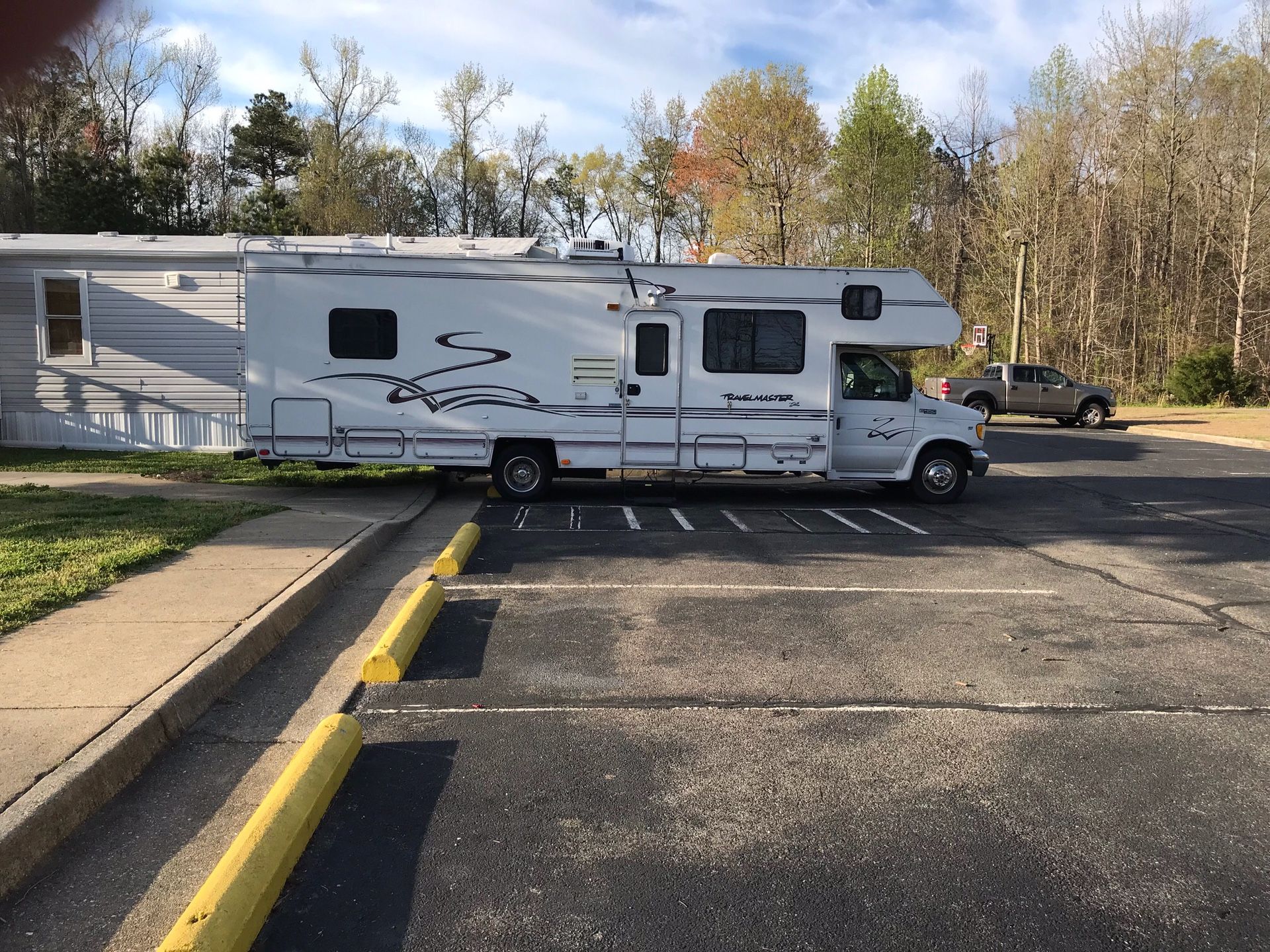 1999 Shasta Travelmaster 32’ Motorhome for Sale in North Chesterfield ...