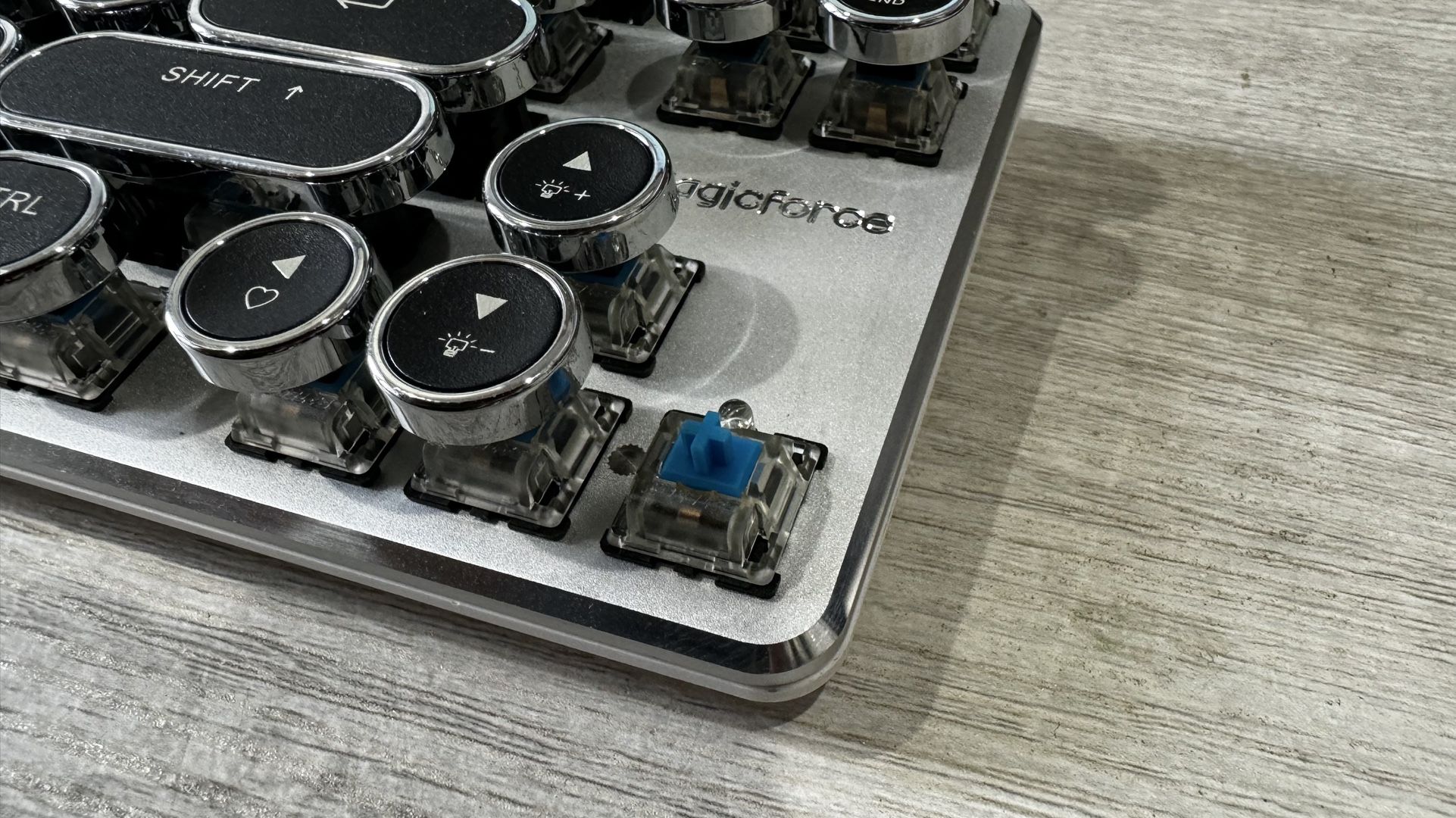 Mechanical Keyboard - Magic force Gateron Blue for Sale in Thousand ...