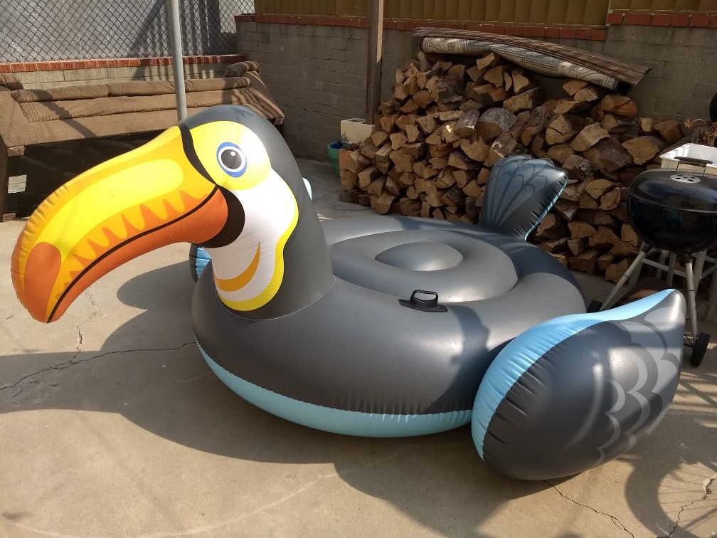 Giant Inflatable Toucan for Sale in San Diego, CA - OfferUp