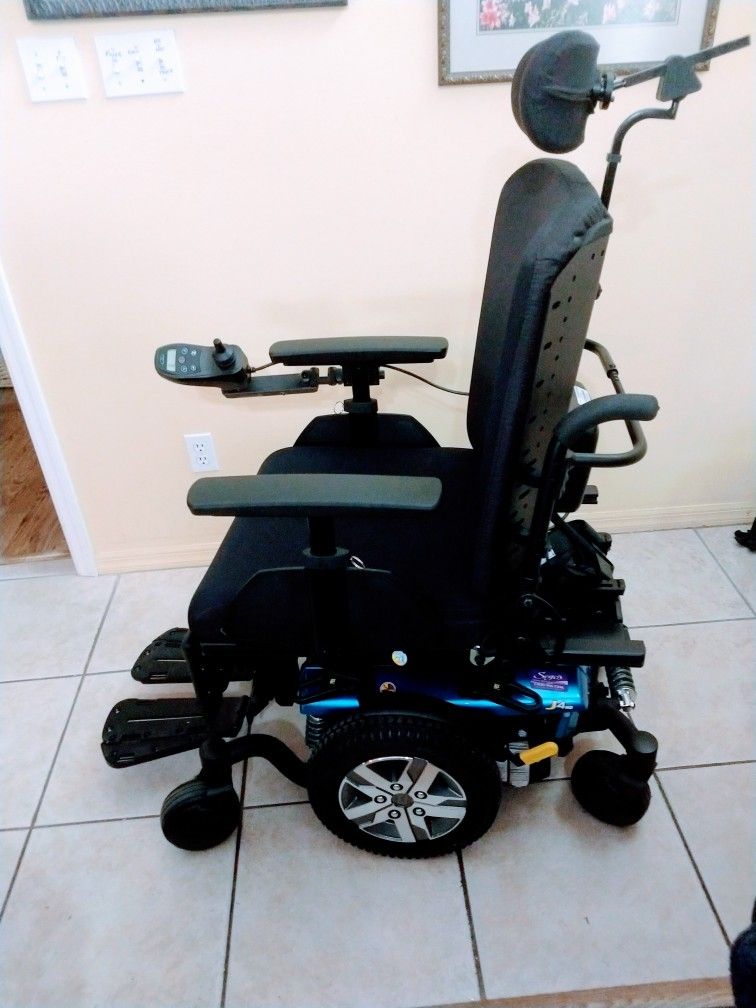 NEW...Wheelchair, Rehab, Center Wheel Drive Quantum J4 for Sale in ...