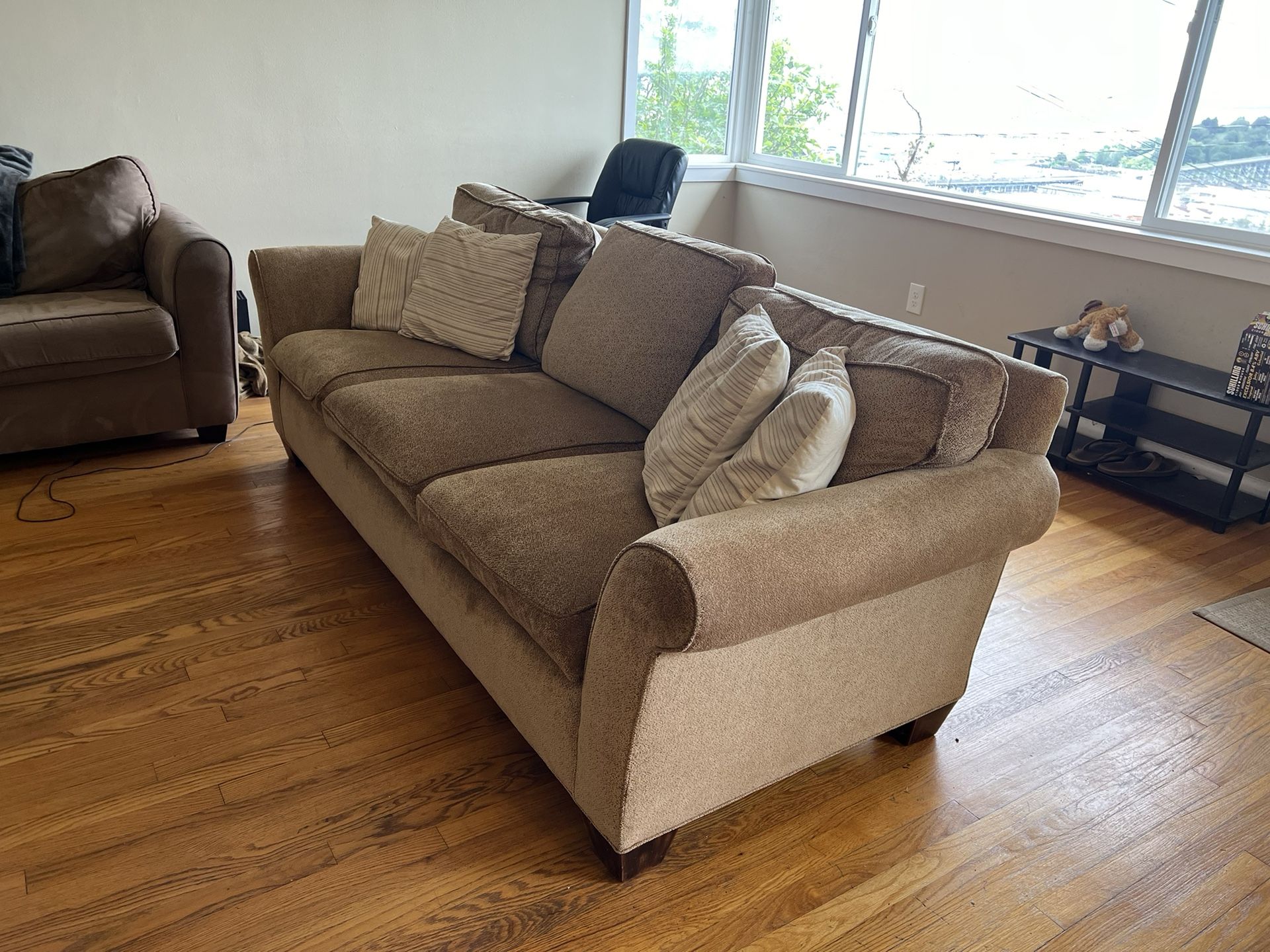 Couch for Sale in Seattle, WA - OfferUp