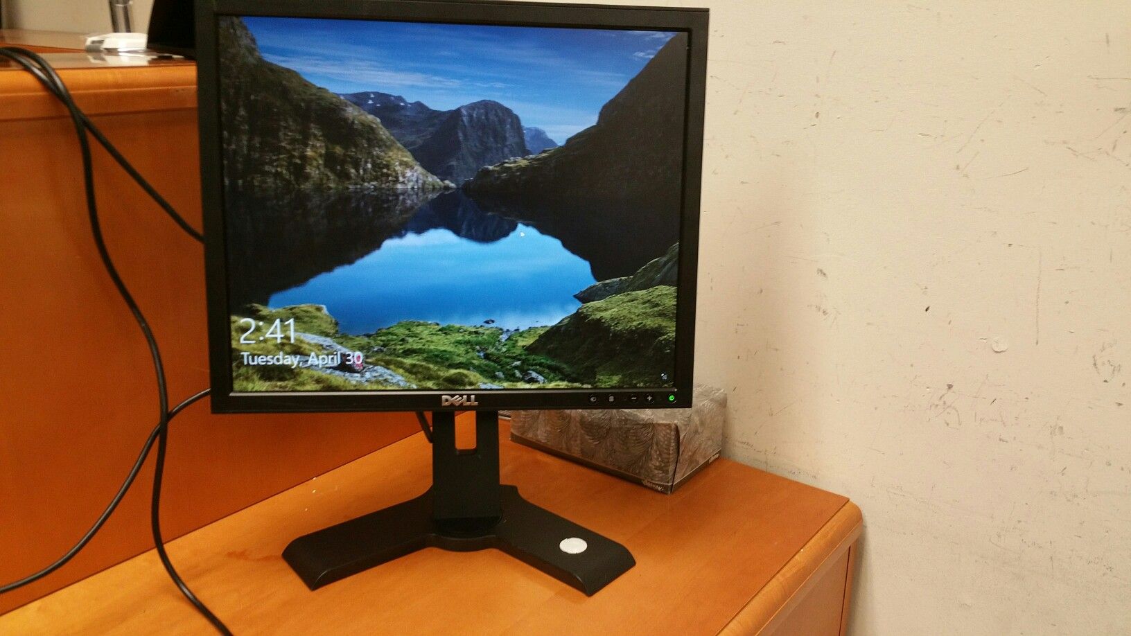Dell square ratio monitors: Dell E190St ratio: 4:3, VGA & DVI inputs ...