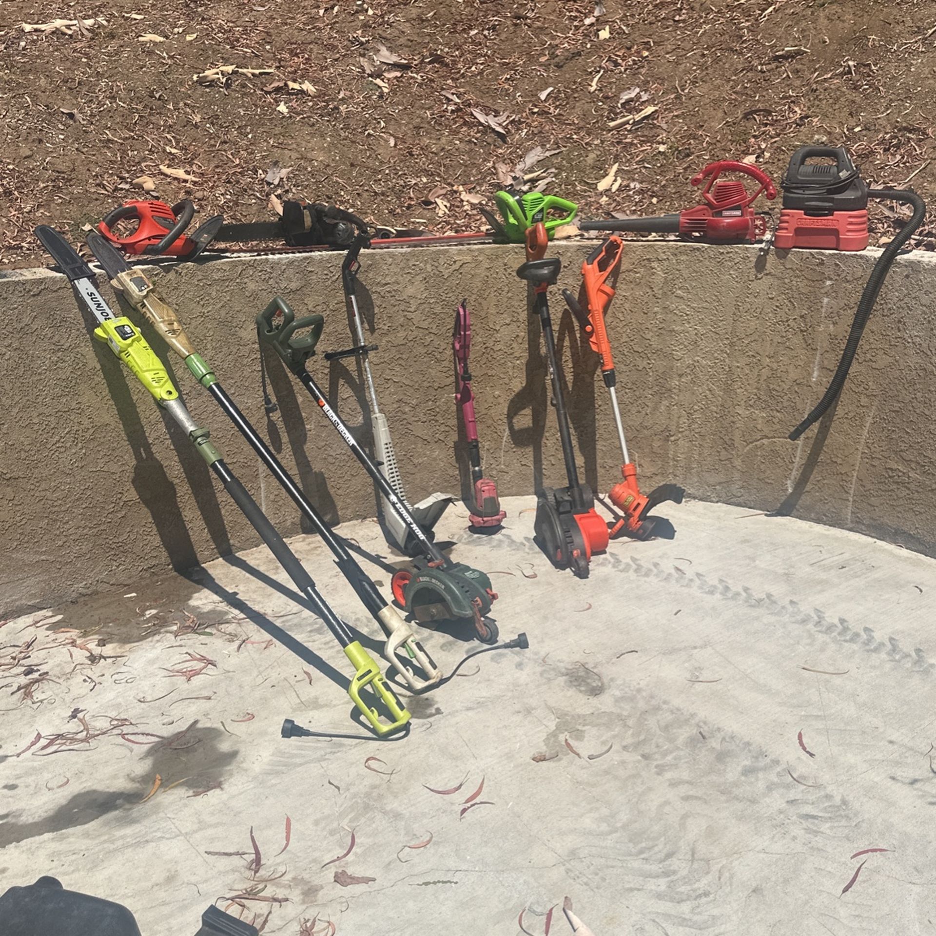 Garden Tools Chain Saw Weed Wacker Blower Edger Vacuum for Sale in La ...