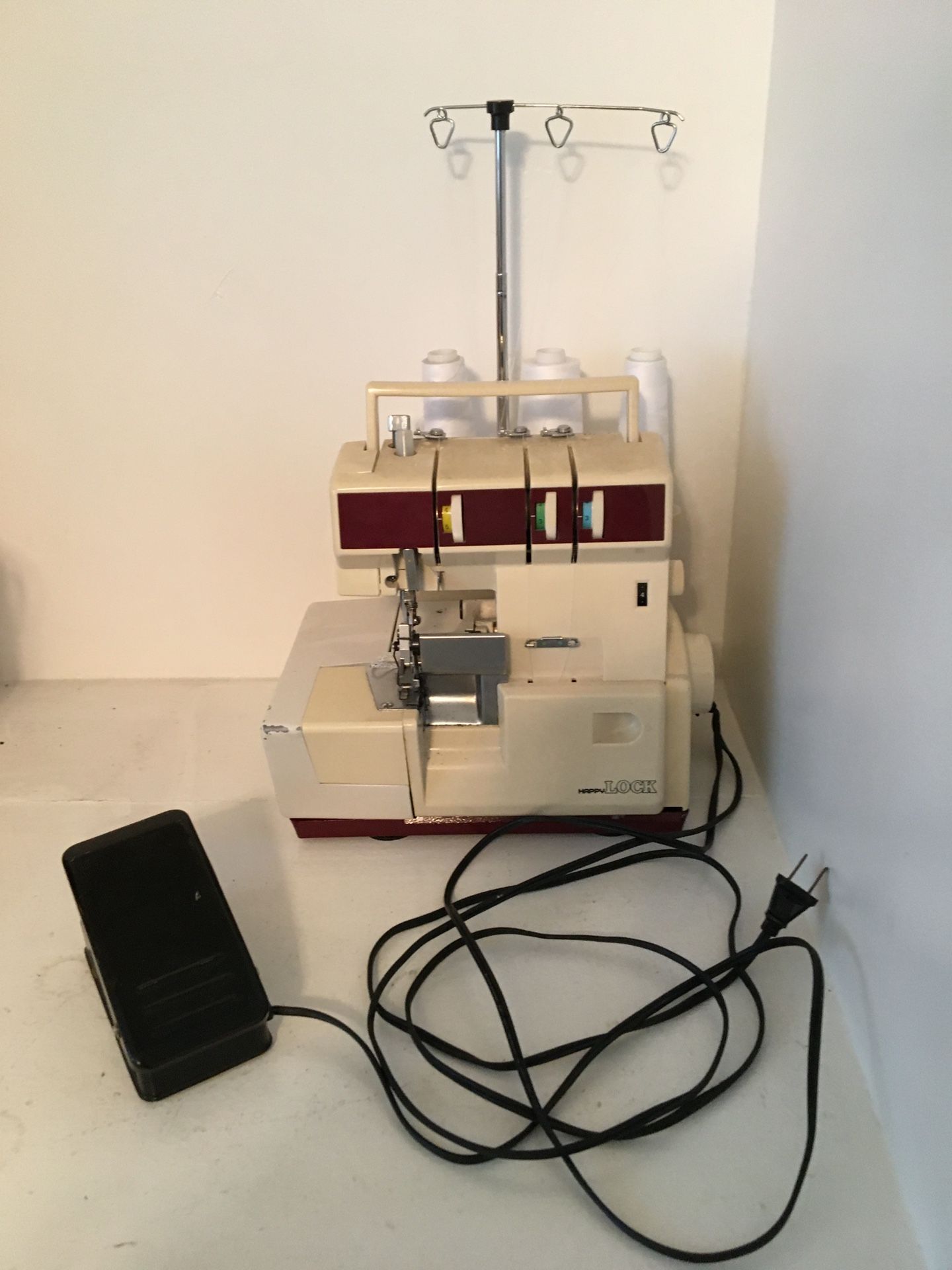 Happy Lock Sewing Machine / Serger for Sale in Los Angeles, CA - OfferUp