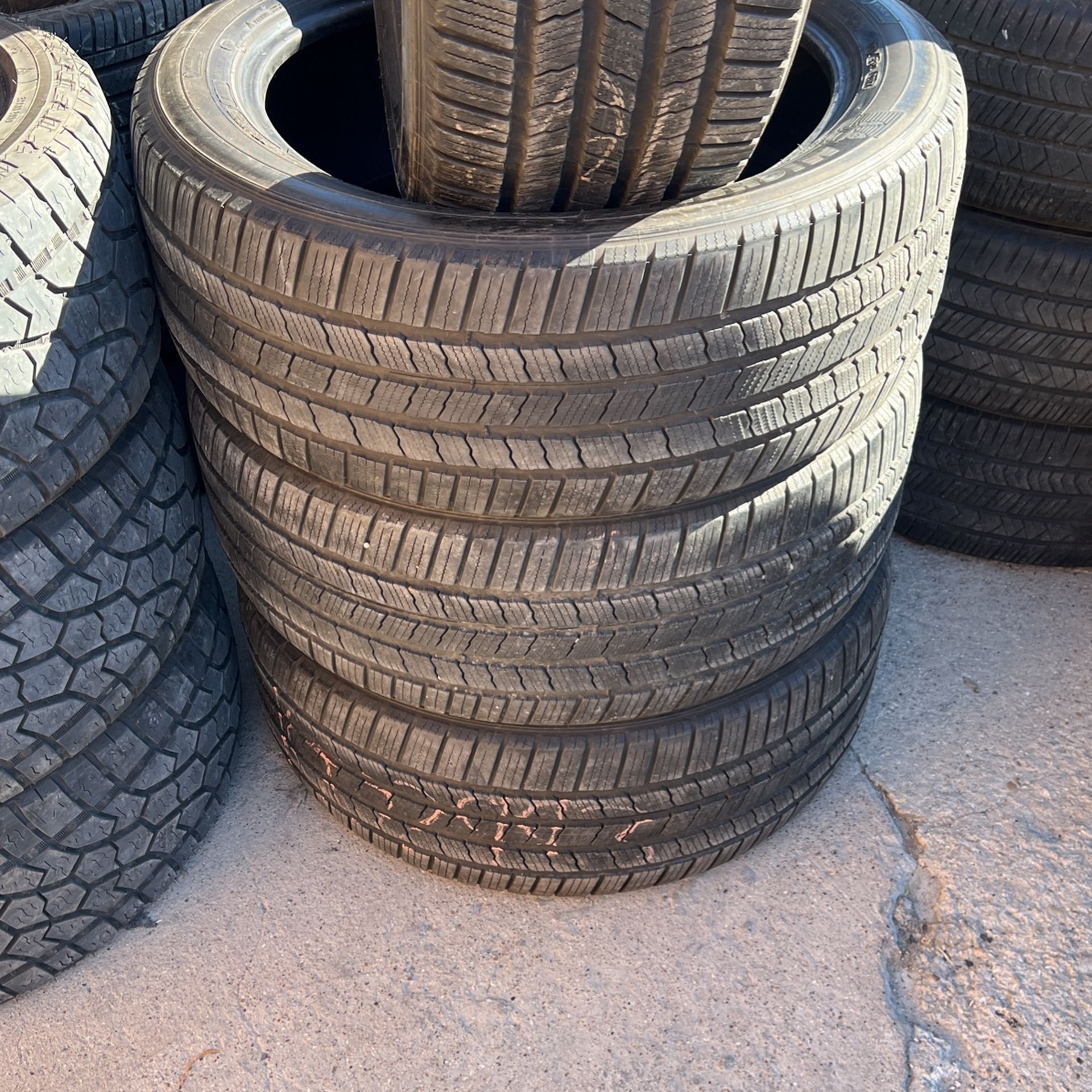 285/45/22 Michelin Defender for Sale in Dallas, TX - OfferUp