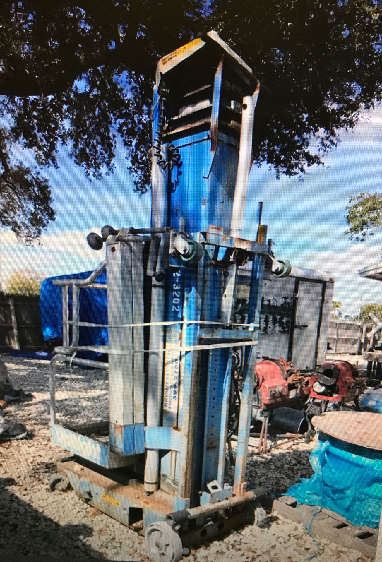 UpRight UL32 Man-Lift 32ft $1500 OBO for Sale in Fort Lauderdale, FL - OfferUp