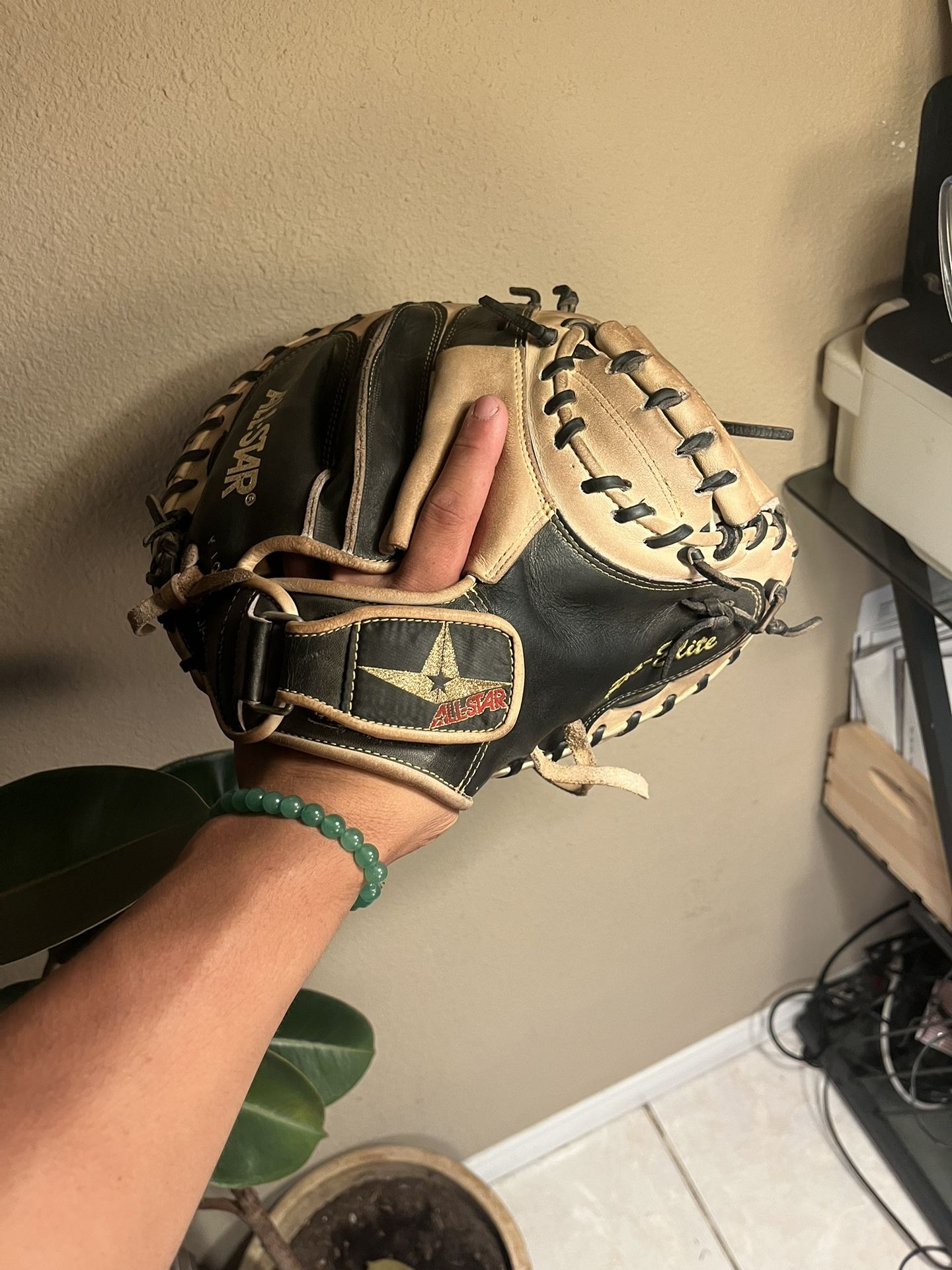 All Start Catcher Mitt LOOKING TO TRADE for Sale in Fullerton, CA - OfferUp