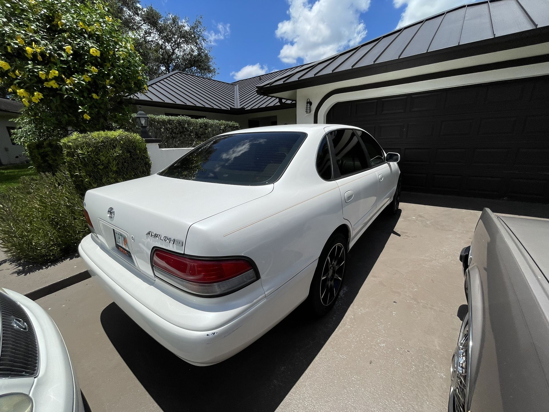 1997 Toyota Avalon for Sale in Fort Lauderdale, FL - OfferUp