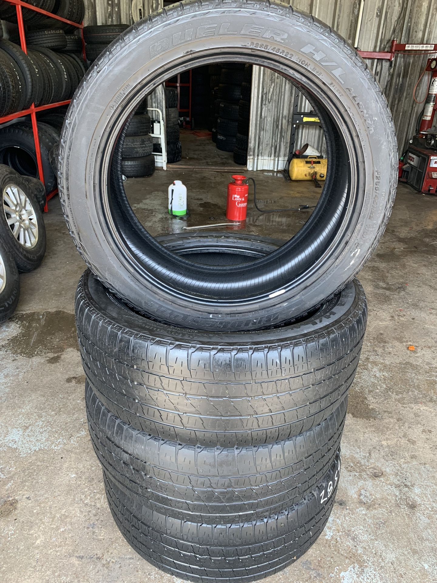 22 INCH TIRE 285/45R22 BRIDGESTONE DUELER H/L ALENZA for Sale in ...