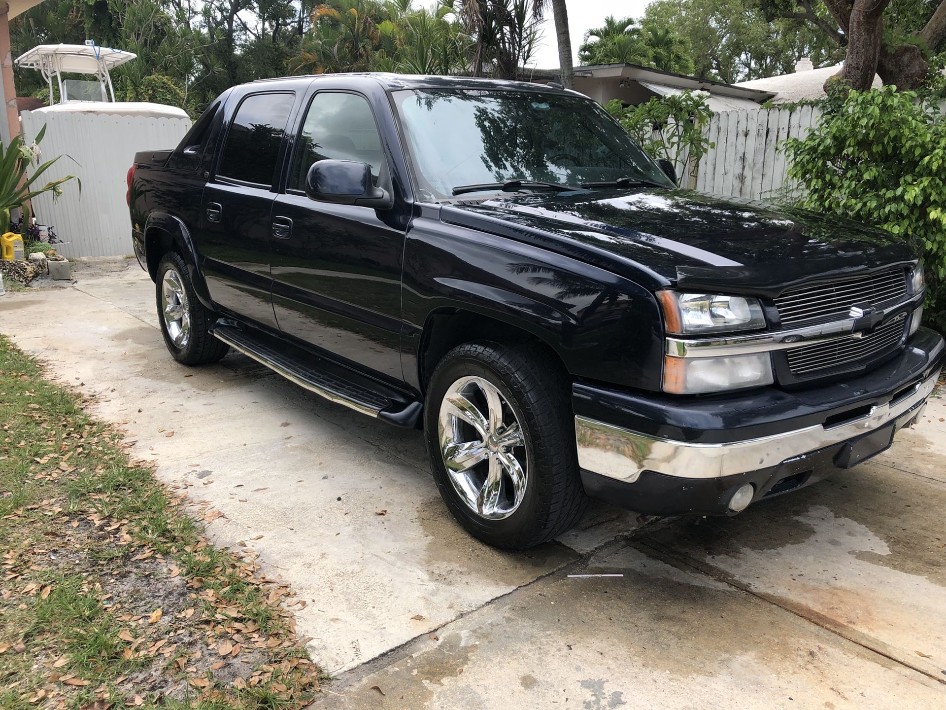 2006 Chevy avalanche regency edition for Sale in Miami, FL - OfferUp
