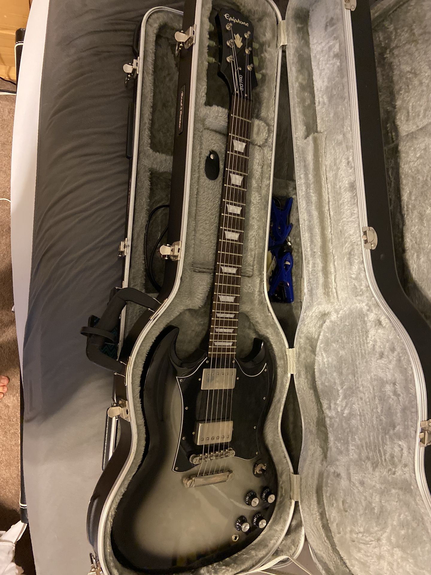 Epiphone SG Pro G400 Silverburst for Sale in Phoenix, AZ - OfferUp