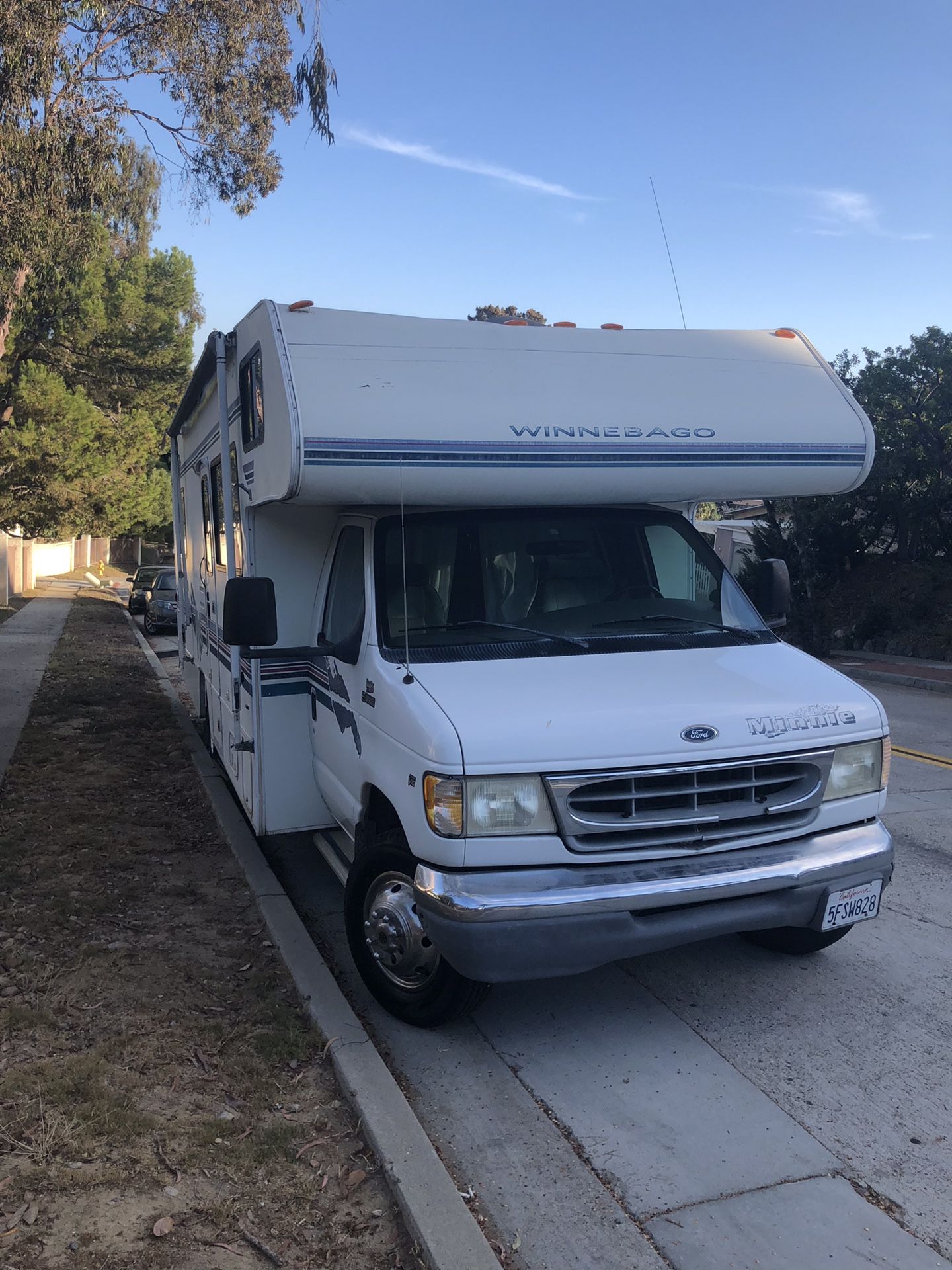 Winnebago Minnie Winnie 1998 RV, Ford V10 450 for Sale in San Diego, CA ...