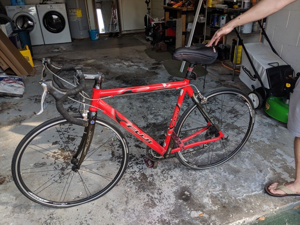 2005 Fuji Roubaix Pro Road Bike for Sale in St. Petersburg, FL - OfferUp