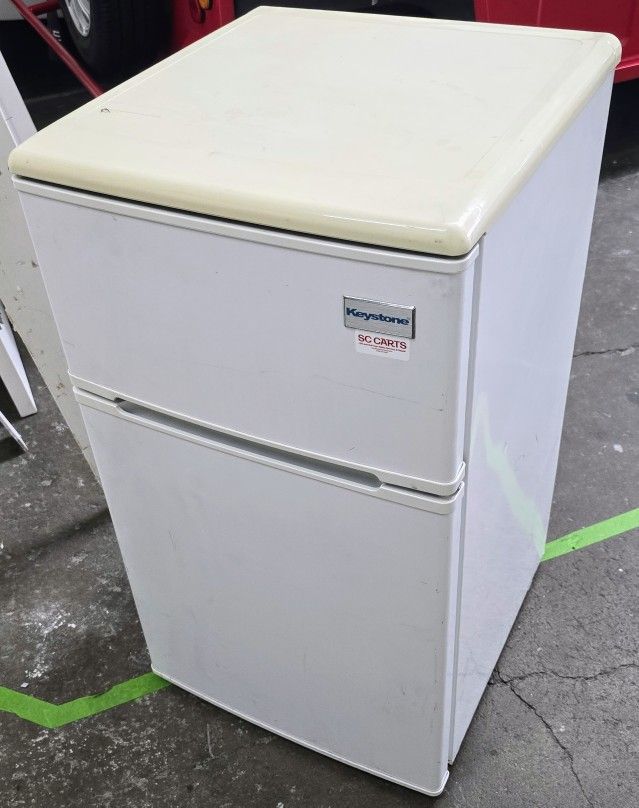FREE Non-Working Keystone Mini Fridge/Freezer for Sale in Costa Mesa ...