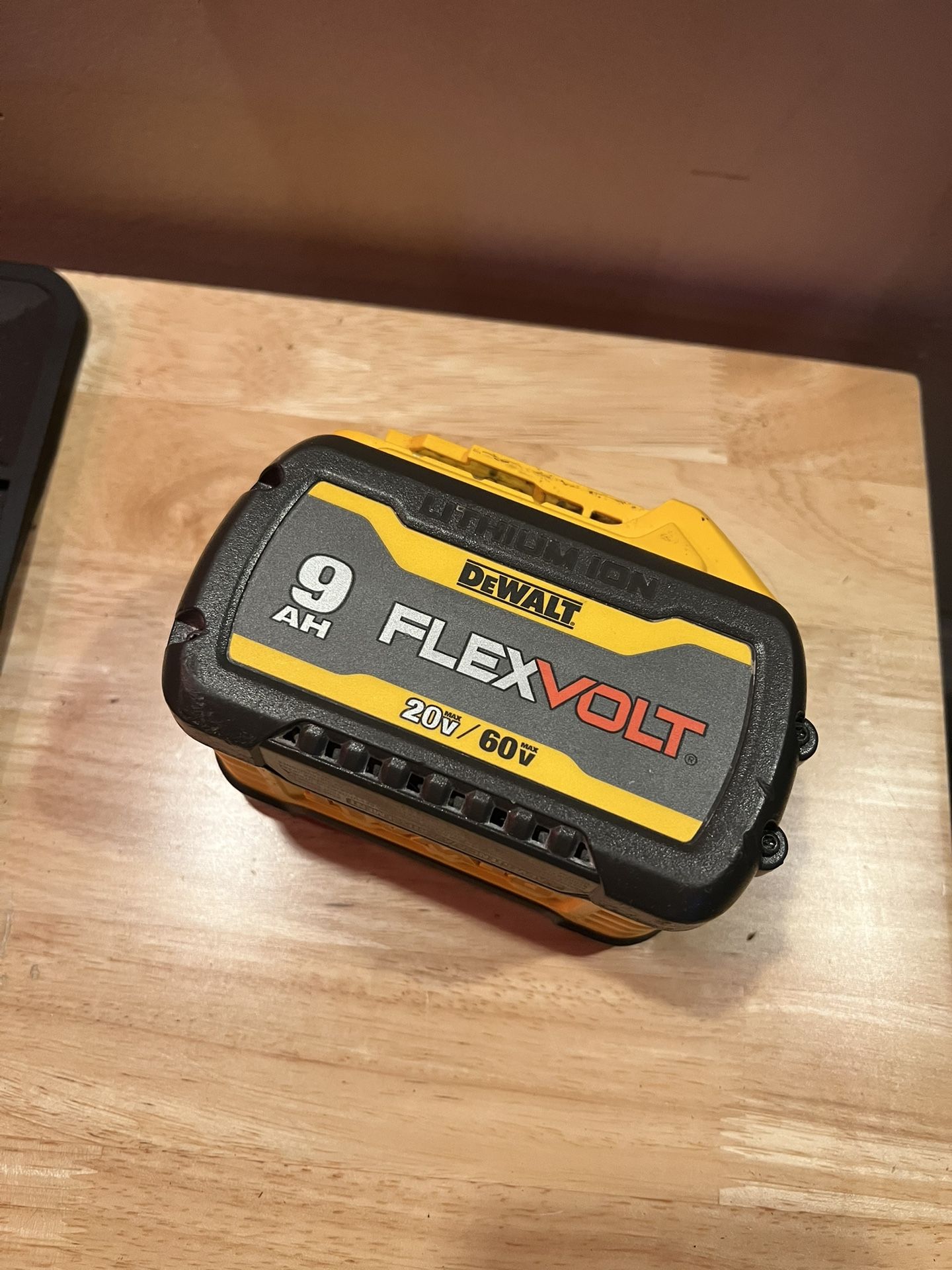 Dewalt 9Ah 20v/60v Flex volt Battery for Sale in Lake Stevens, WA - OfferUp