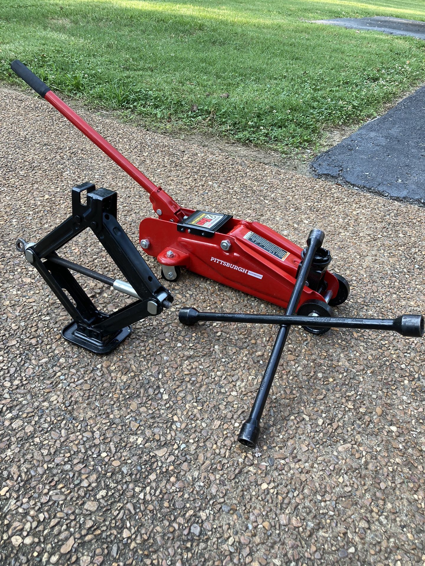 Two Jacks And Tire Iron $25 for Sale in Gallatin, TN - OfferUp