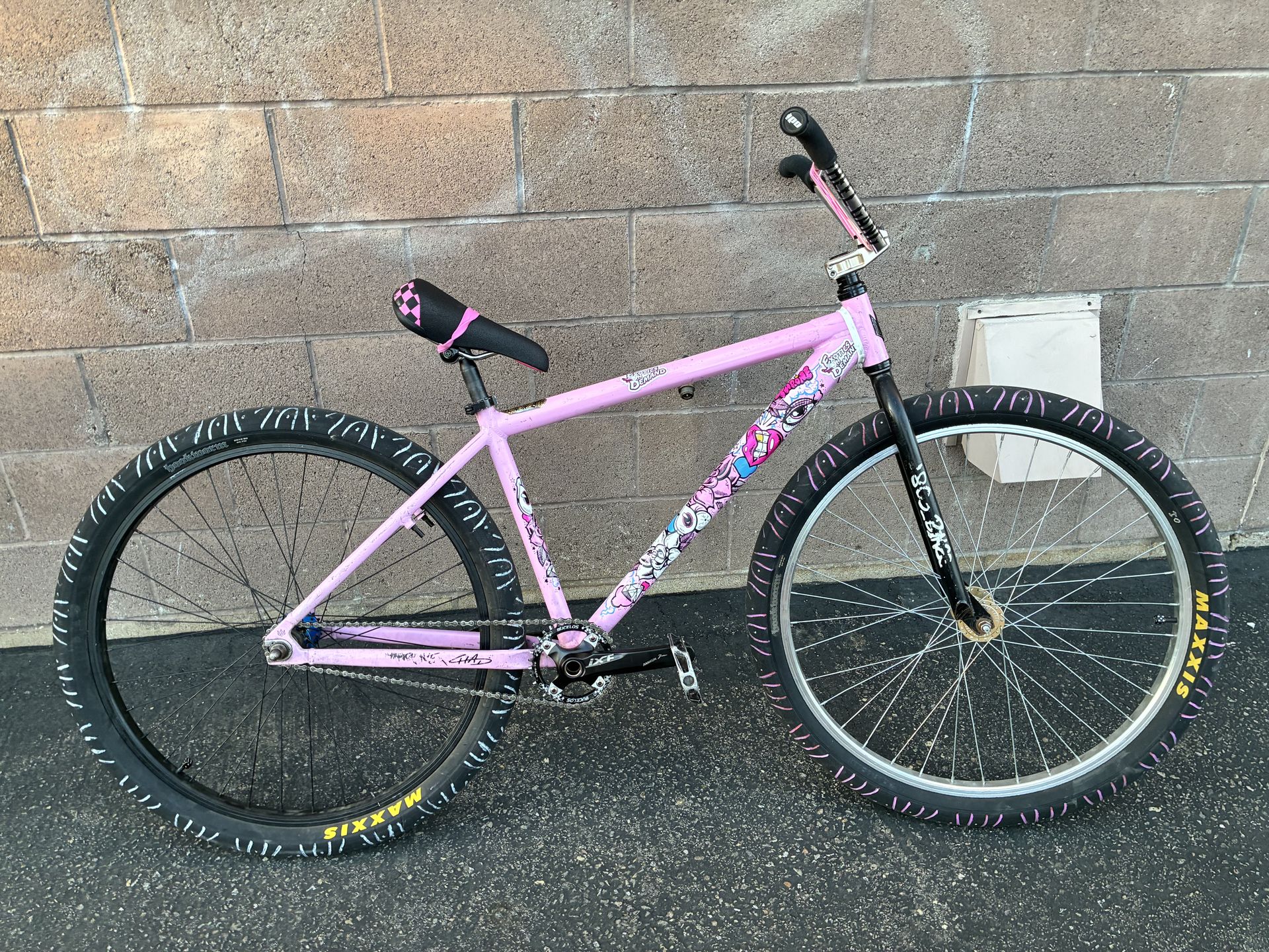 Throne 29 Pink chad for Sale in Bakersfield, CA - OfferUp