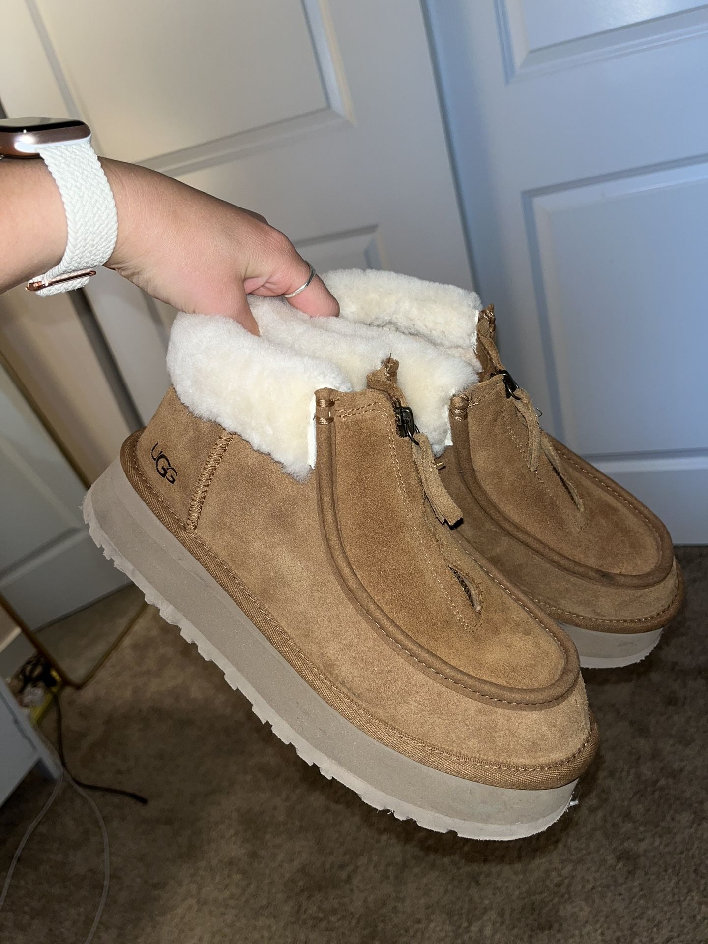 ugg-boots-size-7-for-sale-in-snohomish-wa-offerup