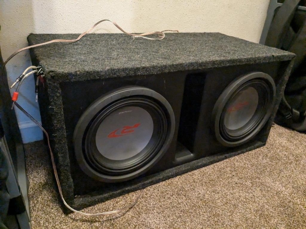 2 alpine type r 10" subs in a ported box w/ 2k watt amp for Sale in La ...