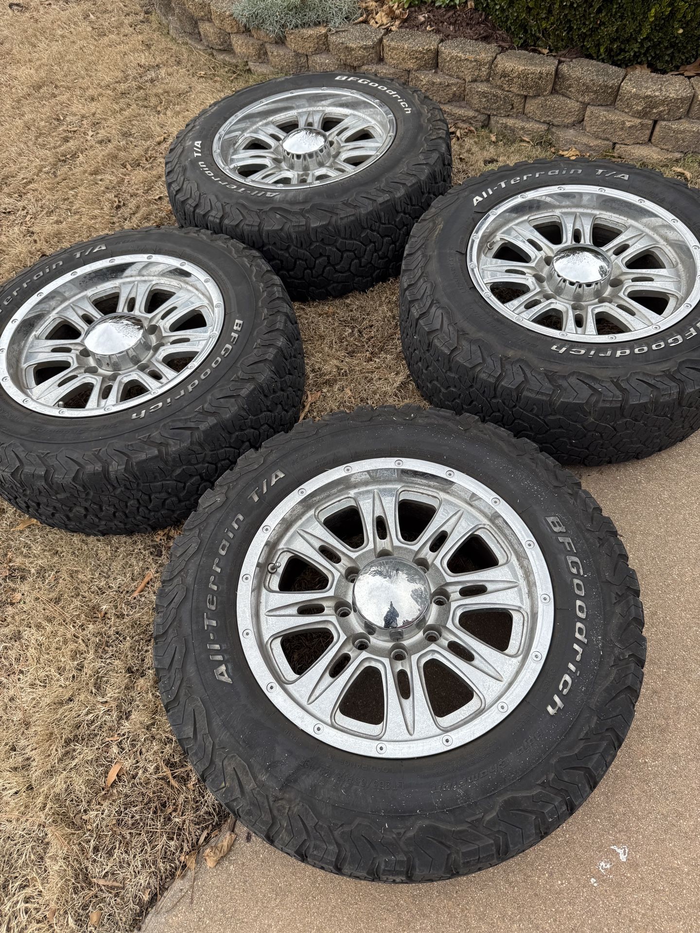 8x165.1 lug pattern Vehicles with an 8 x 165.1 lug pattern include ...