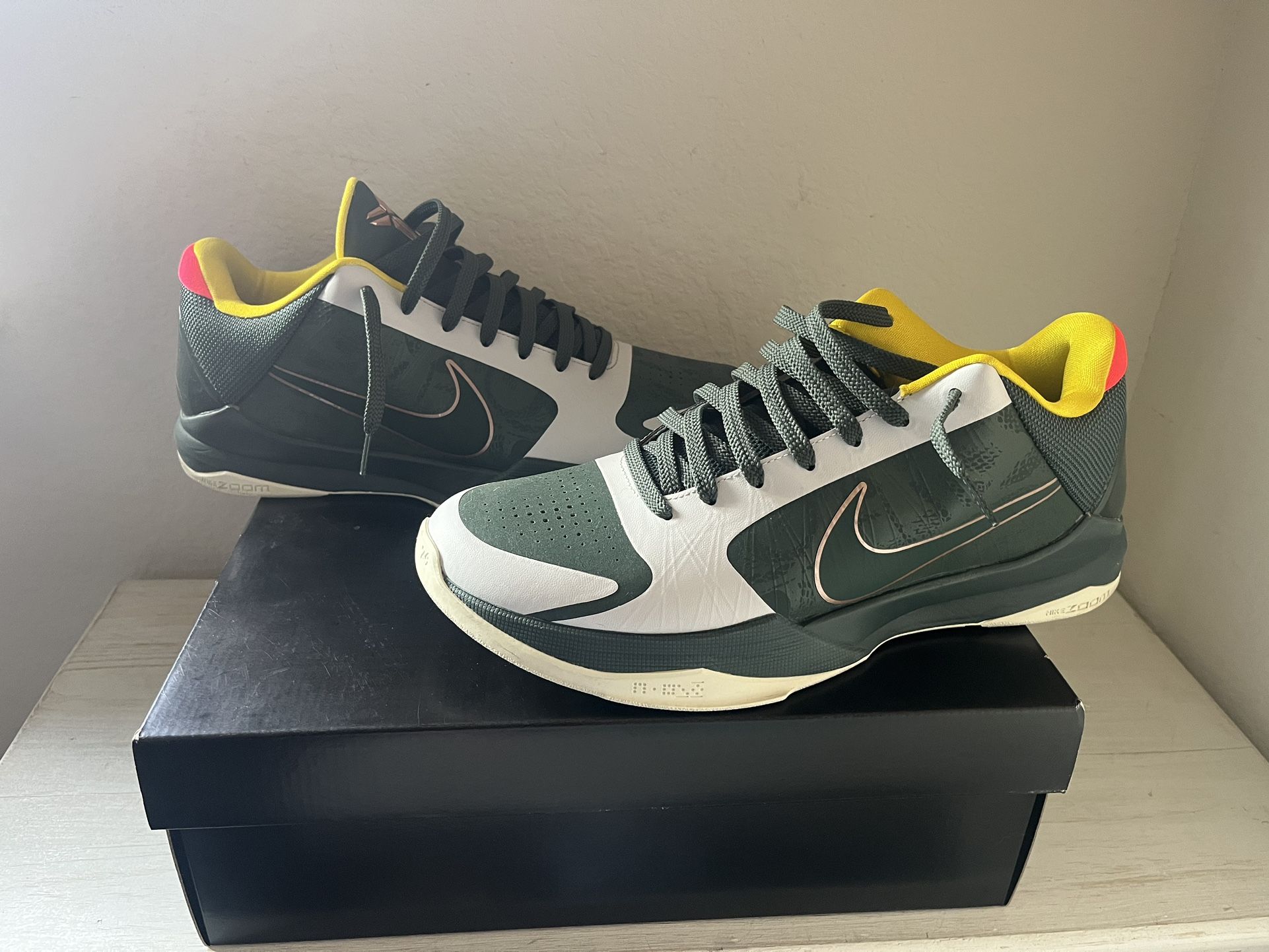 Kobe V Protro “EYBL” Size 12 Used A Couple Times for Sale in Manor, TX ...