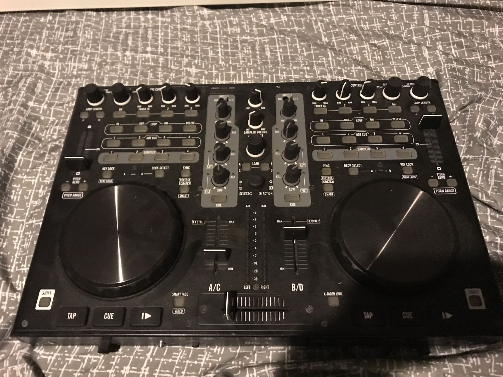 Stanton DJC.4 DJ Controller Built-In 4-Deck Audio Interface for Sale in Riverside, CA - OfferUp