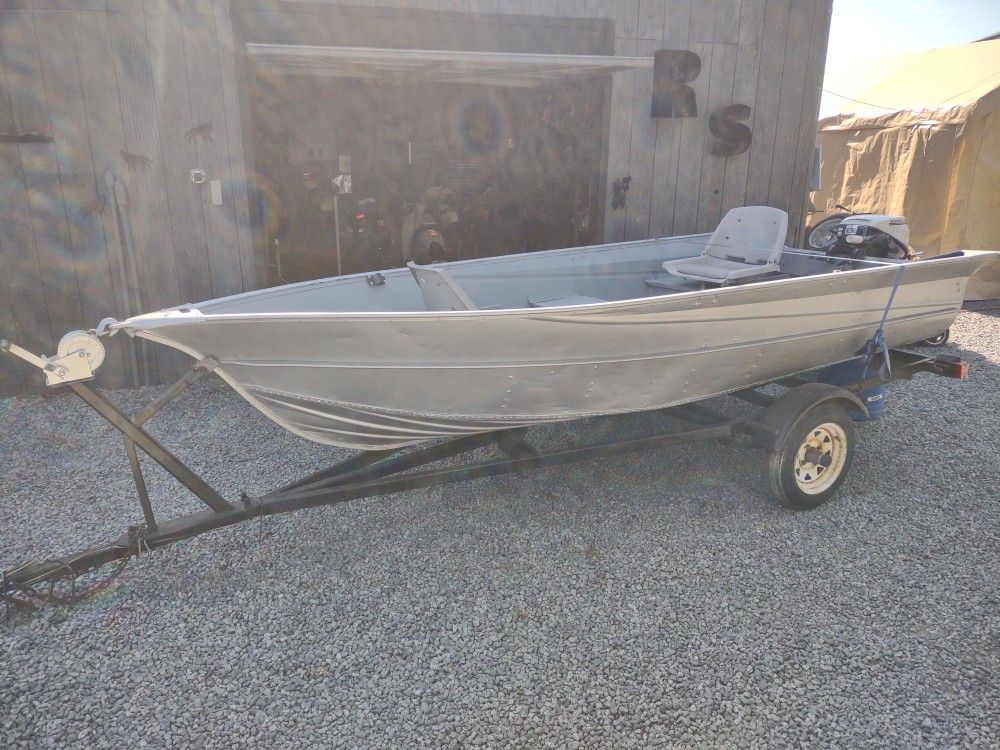Valco 12' Aluminum With 9.9 Evinrude for Sale in Visalia, CA - OfferUp