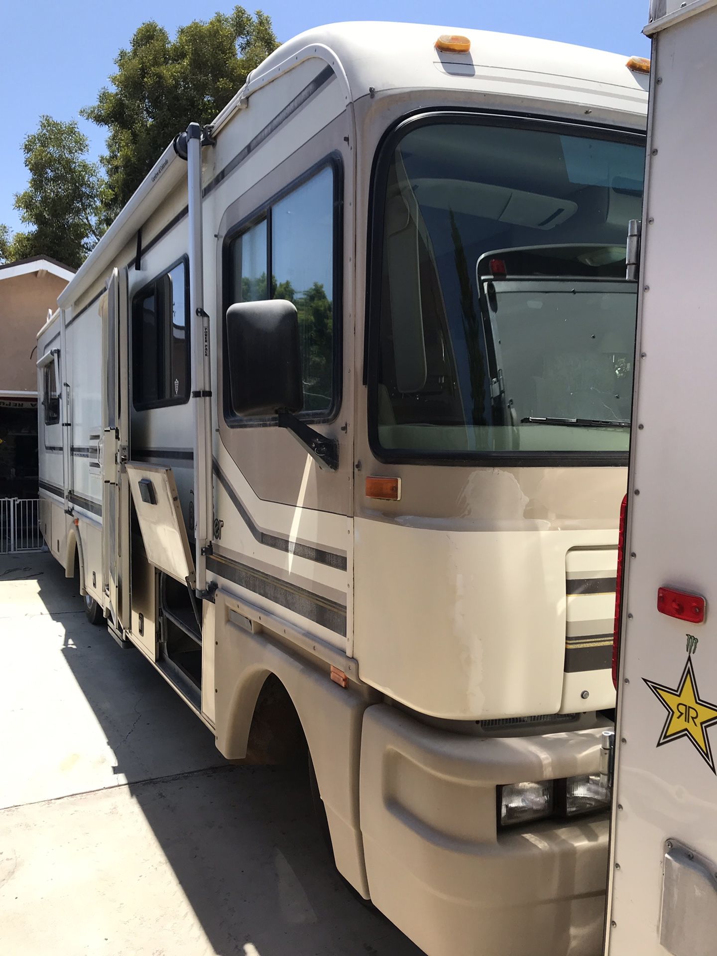 96 fleetwood bounder 30ft for Sale in San Diego, CA - OfferUp